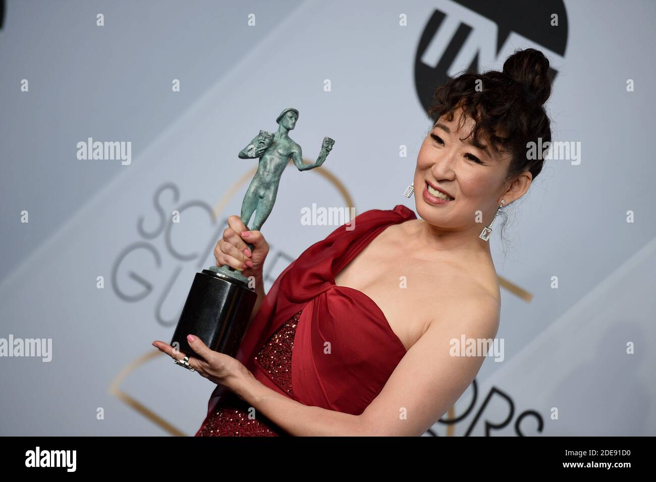 Sandra Oh poses in the press room during the 25th Annual Screen Actors ...