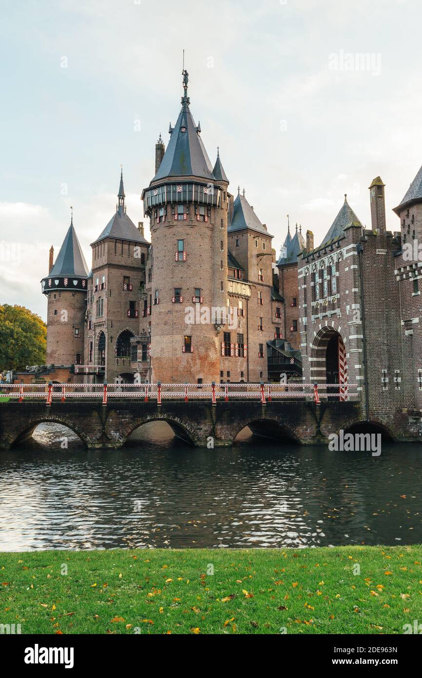 Castle de Haar in the netherlands with river Stock Photo - Alamy