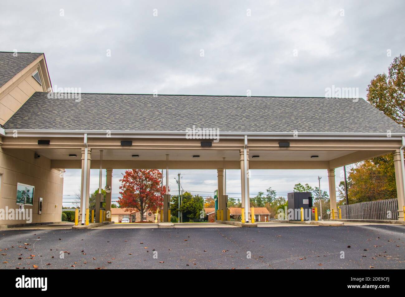 Drive thru banking hi-res stock photography and images - Alamy