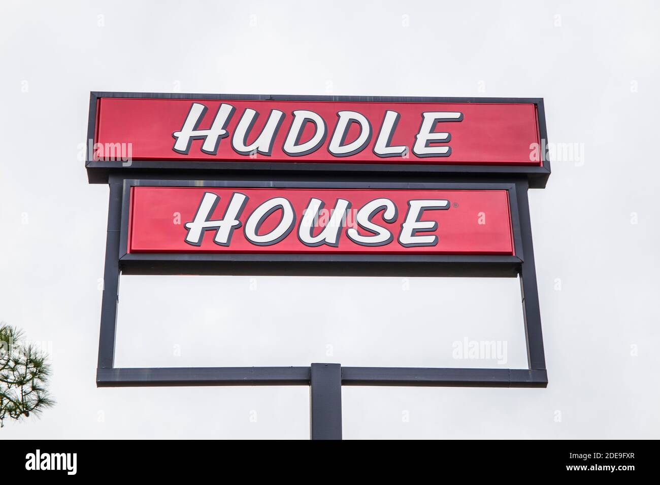 Huddle house sign hi-res stock photography and images - Alamy