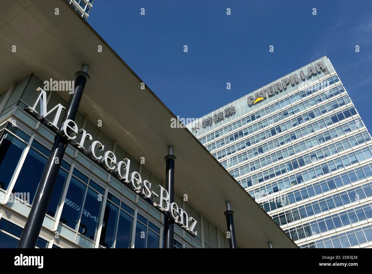 Mercedes skyscraper hi-res stock photography and images - Alamy