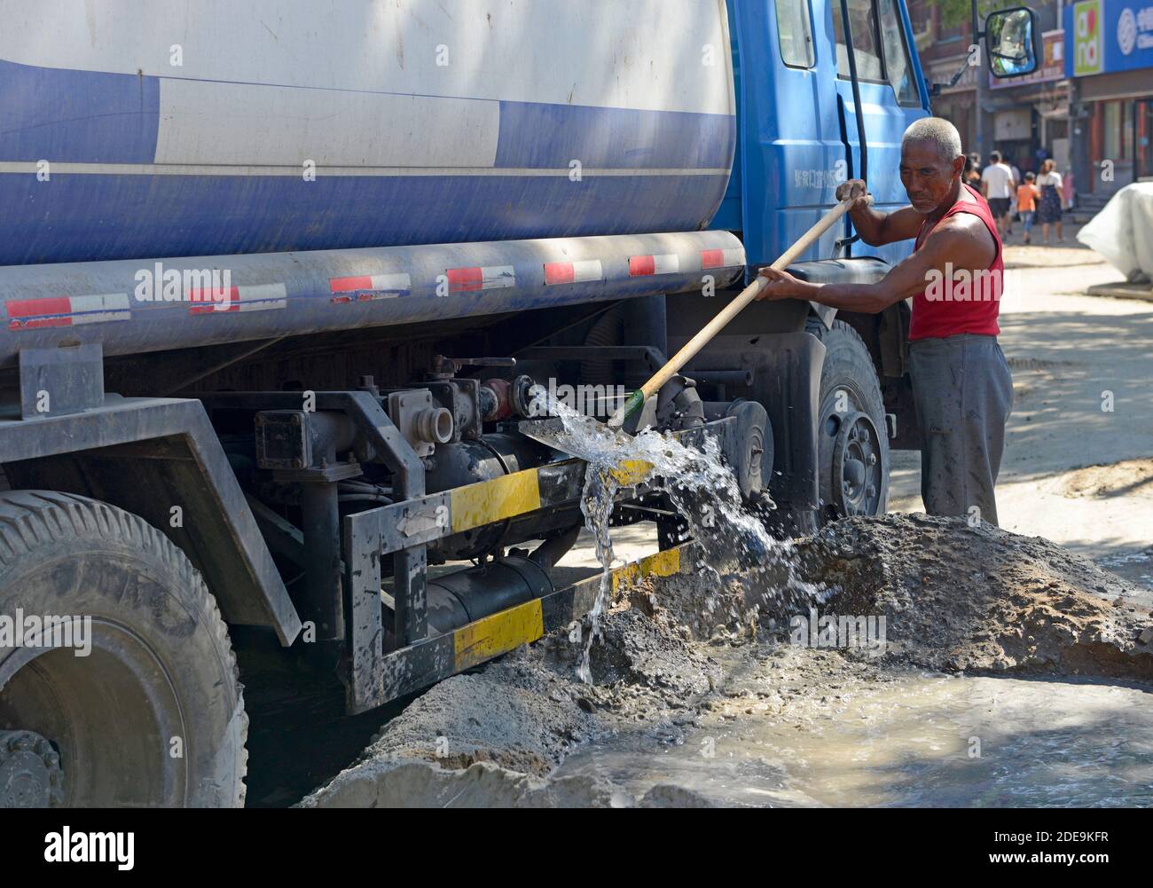 Cement tanker hi-res stock photography and images - Alamy