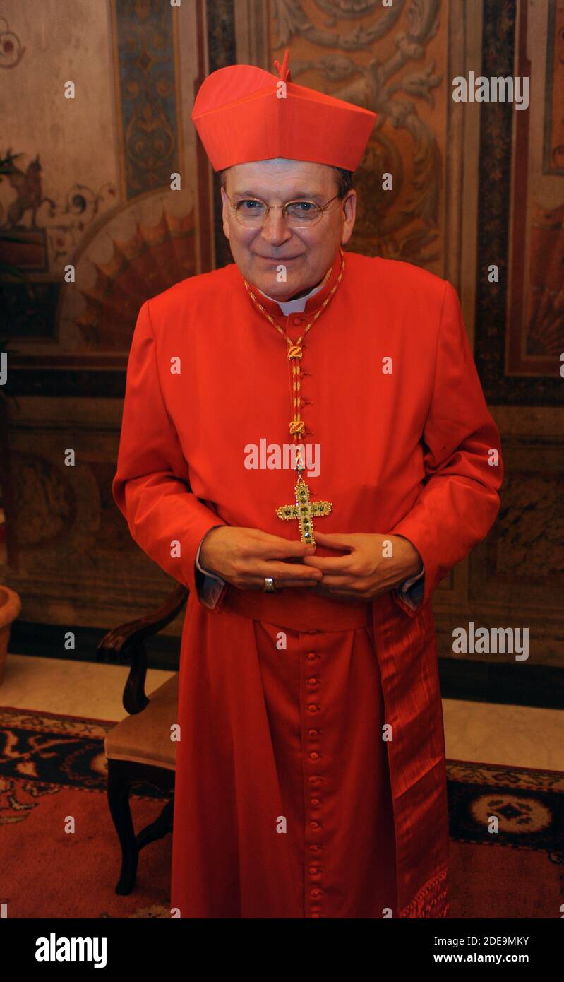 Cardinal raymond burke hi-res stock photography and images - Alamy
