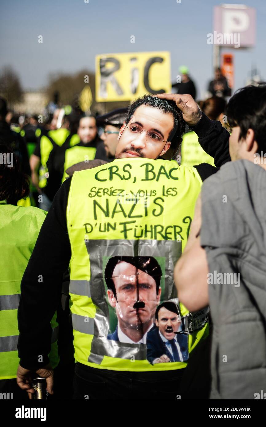 Senior protestor hi-res stock photography and images - Alamy