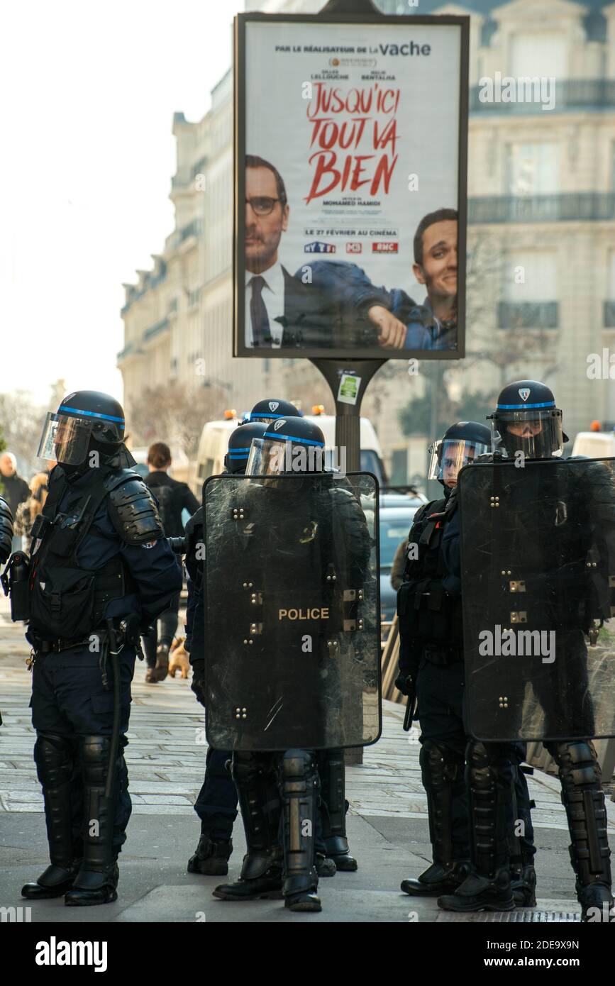 Riot police armed with LBD 40, Flash-Ball (non-lethal rubber bullet ...