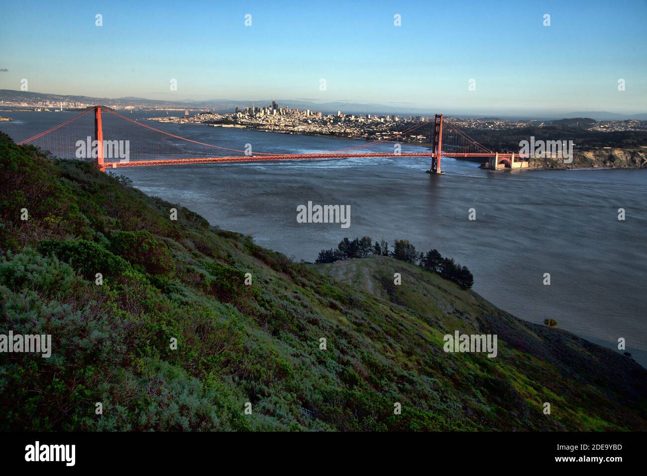 Views of the Golden Gate bridge from Slacker Hill Stock Photo - Alamy
