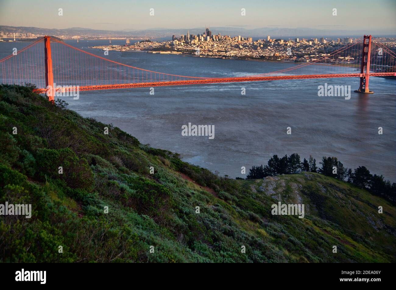 Views of the Golden Gate bridge from Slacker Hill Stock Photo - Alamy