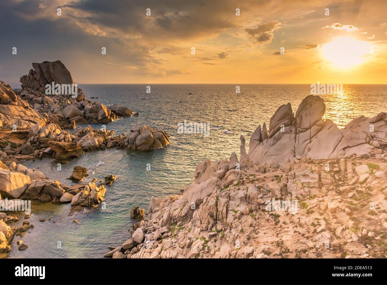 Spiaggia valle della luna sardinia hi-res stock photography and images ...