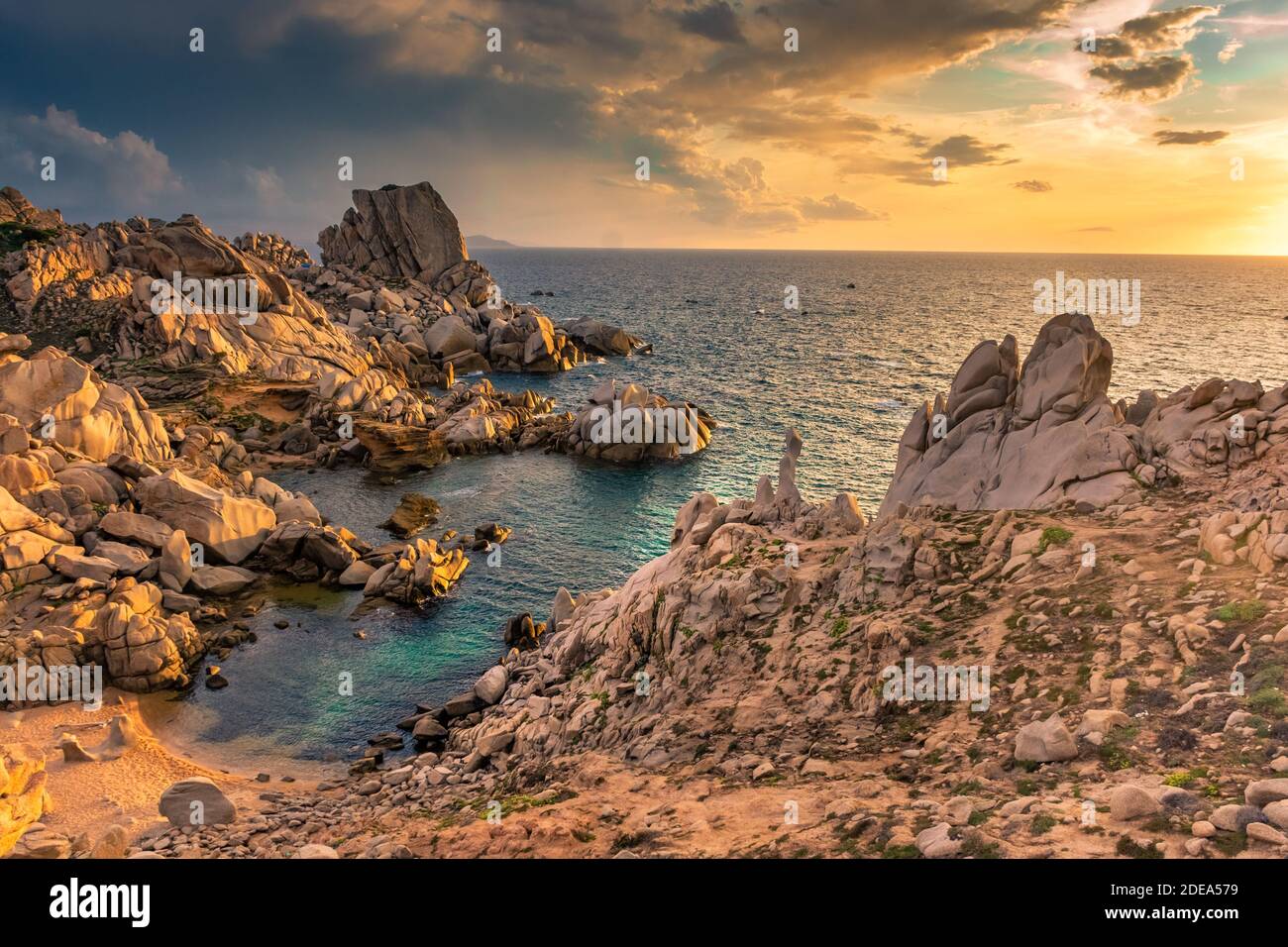 Spiaggia valle della luna sardinia hi-res stock photography and images ...