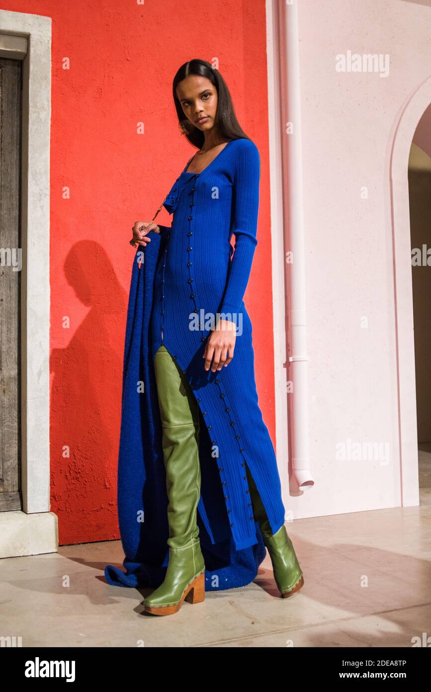 Models pose on the runway before the Jacquemus show as part of Paris ...