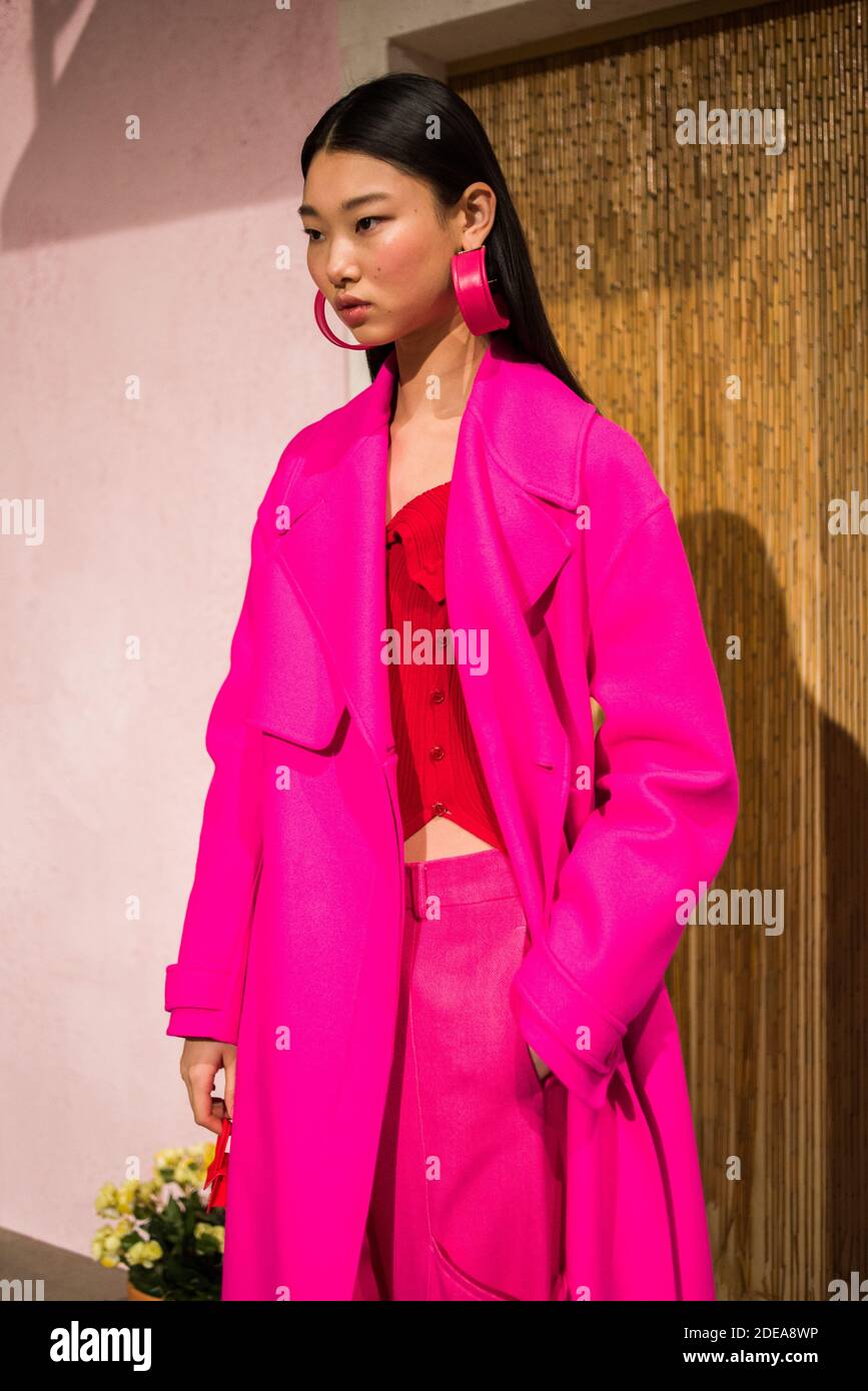 Models pose on the runway before the Jacquemus show as part of Paris ...