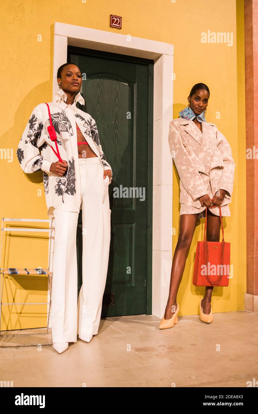 Models pose on the runway before the Jacquemus show as part of Paris ...