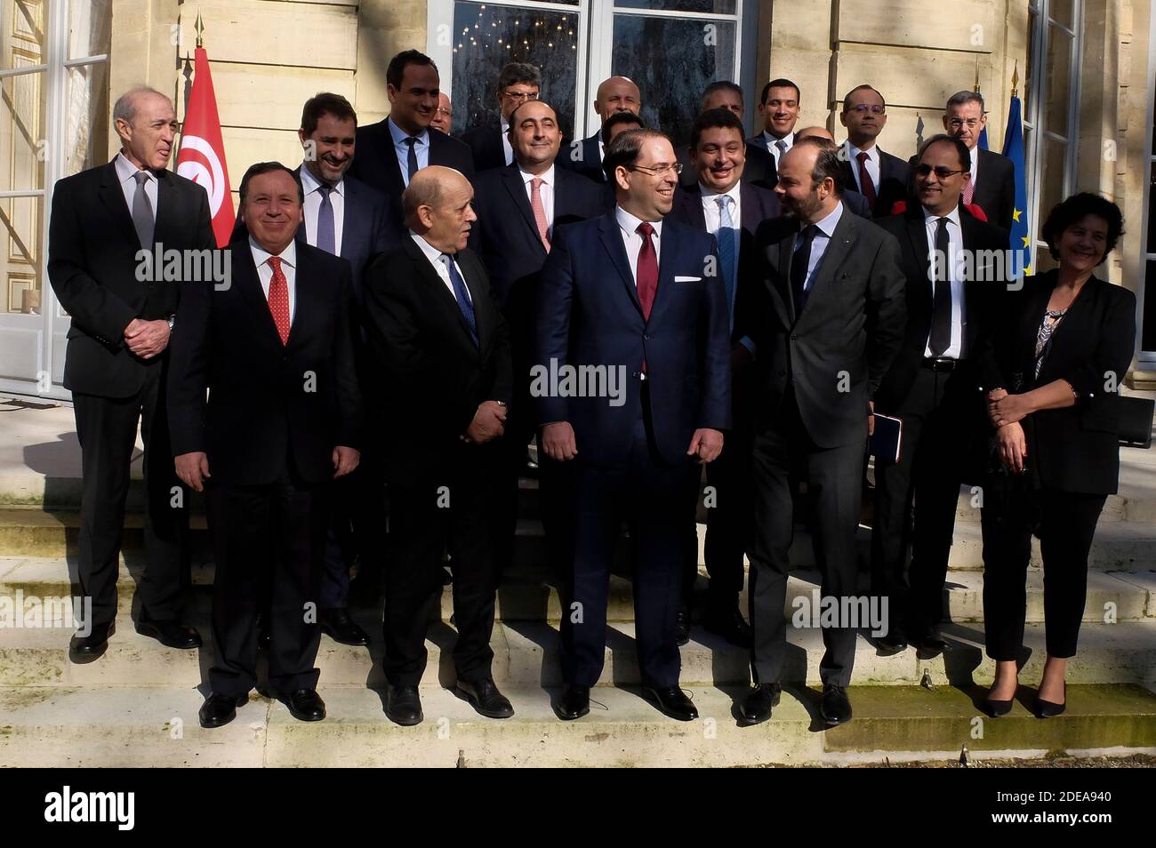 photo de groupe de la d´l´gation TunisienneYoussef Chahed et Edouard Philippe et Laurent Nunez ...