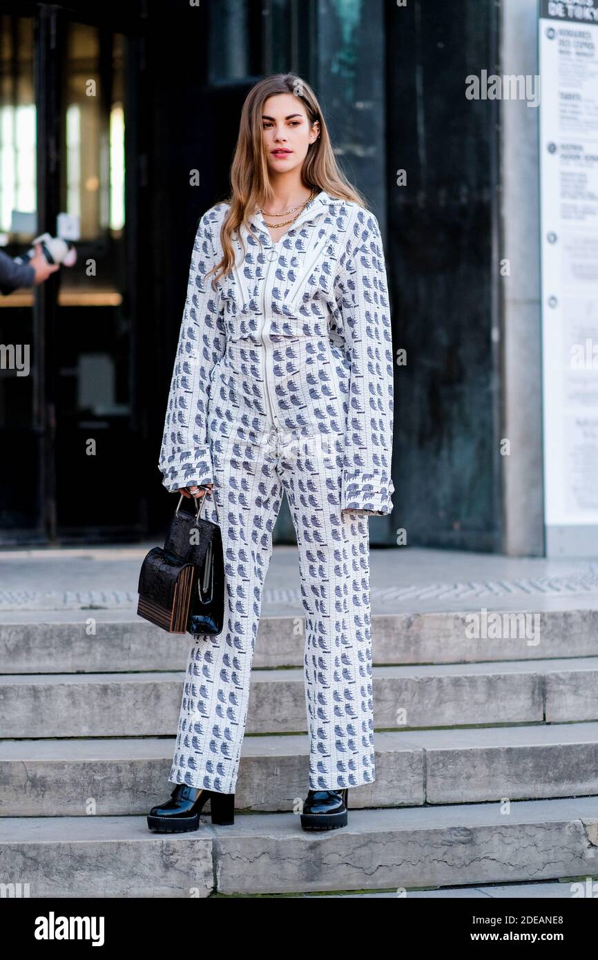 Street style, Clara Berry arriving at Dawei Fall-Winter 2019-2020 ready ...