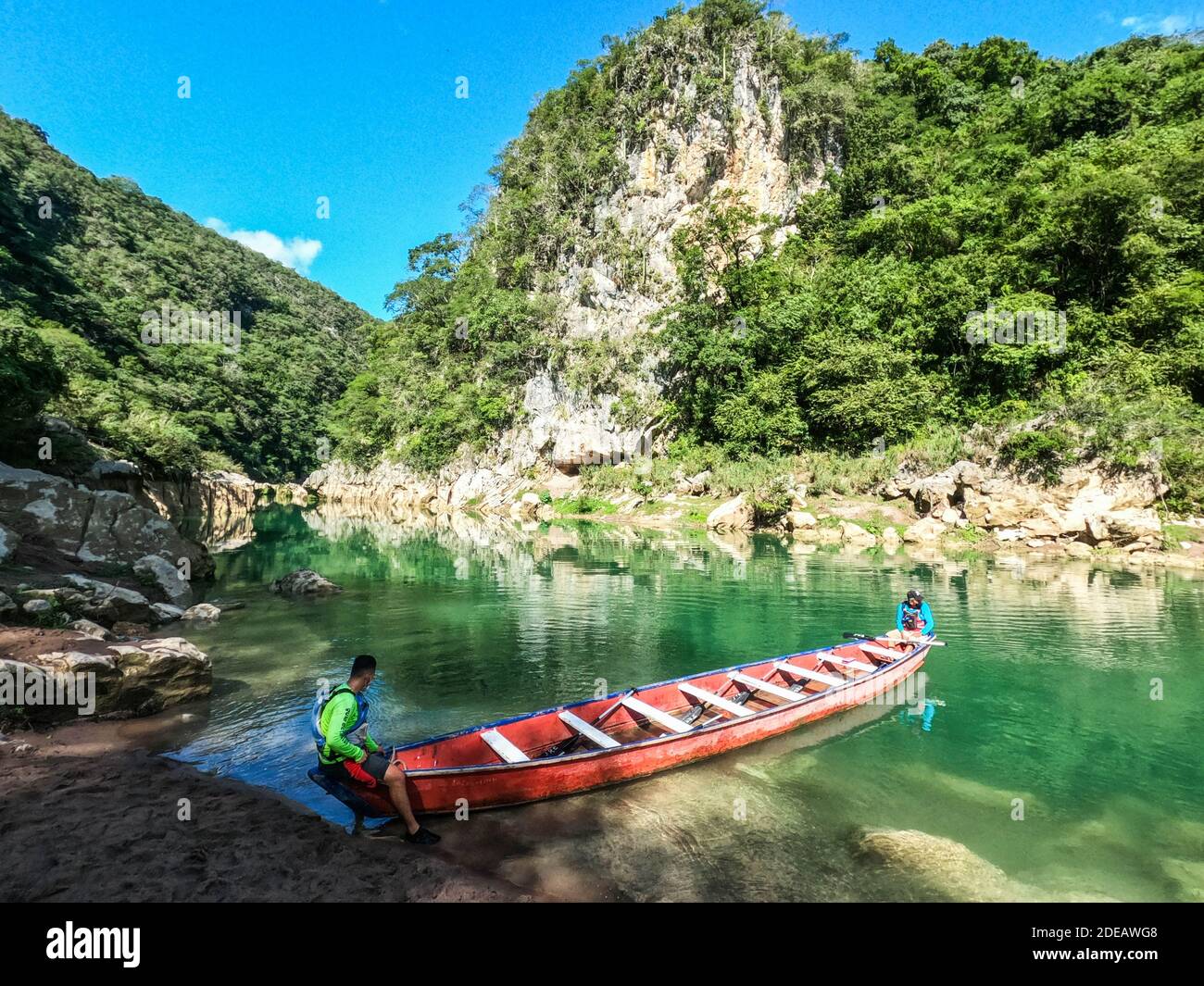 Preparing to portage on the way to Tamul Falls, Tampaon River, San Luis ...