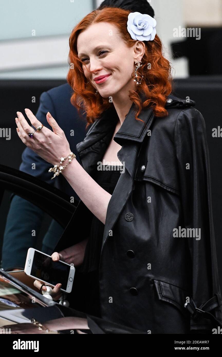 Karen Elson poses before the Chanel show as part of Paris Fashion Week ...
