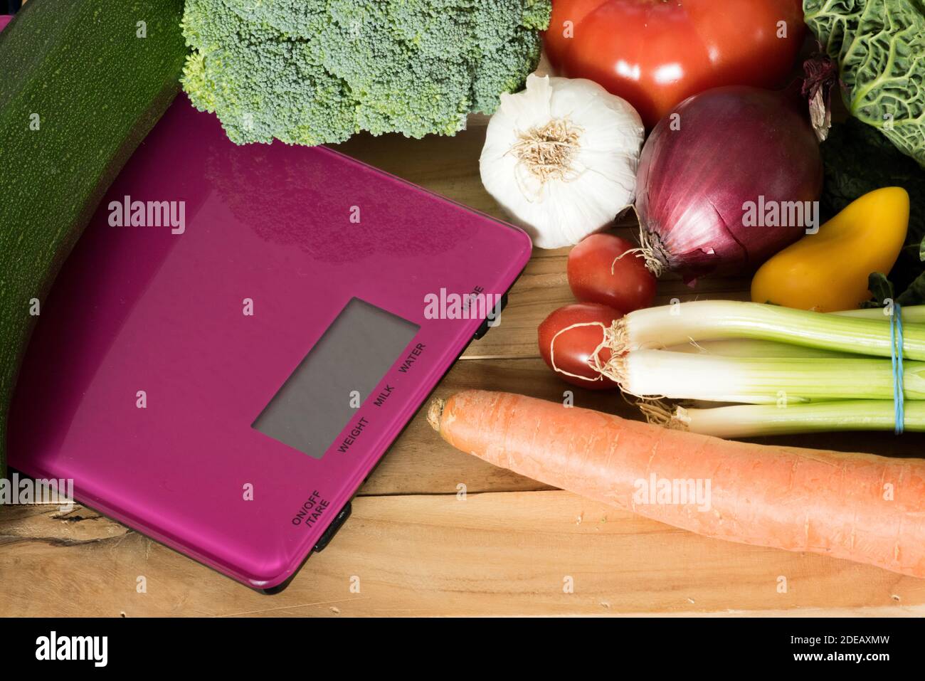 Kitchen scales and vegetables Stock Photo - Alamy
