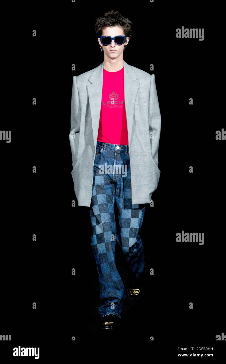A model walks the runway during the Balenciaga Ready to Wear fashion ...