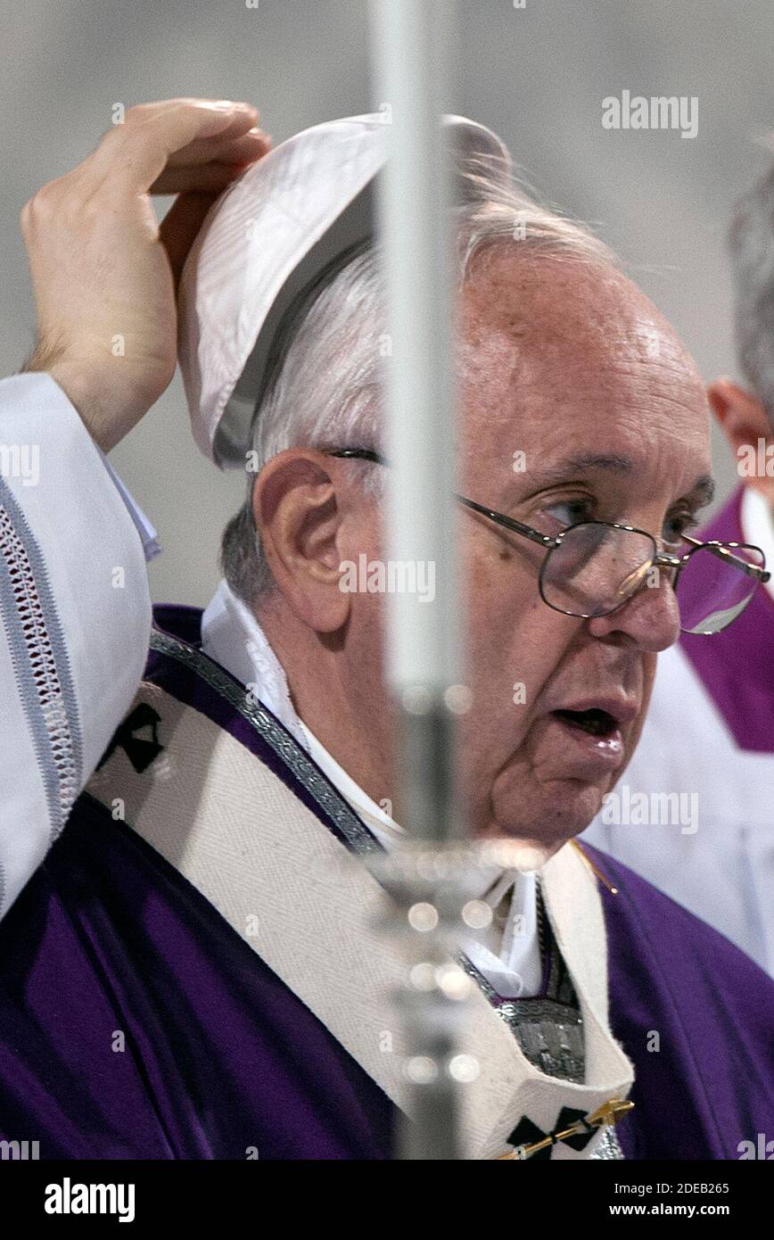 Pope Francis celebrates the Ash Wednesday mass at the Santa Sabina ...