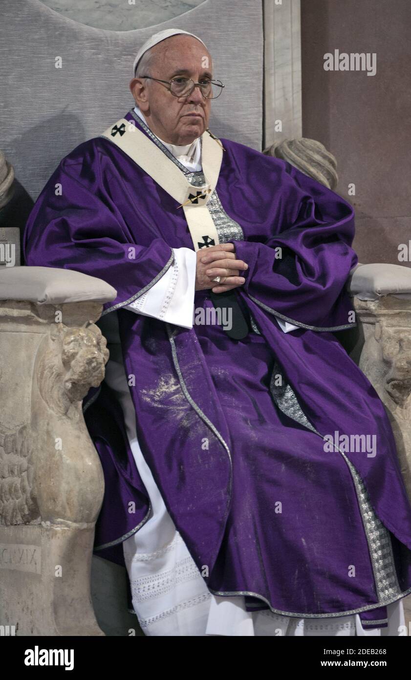 Pope Francis celebrates the Ash Wednesday mass at the Santa Sabina ...