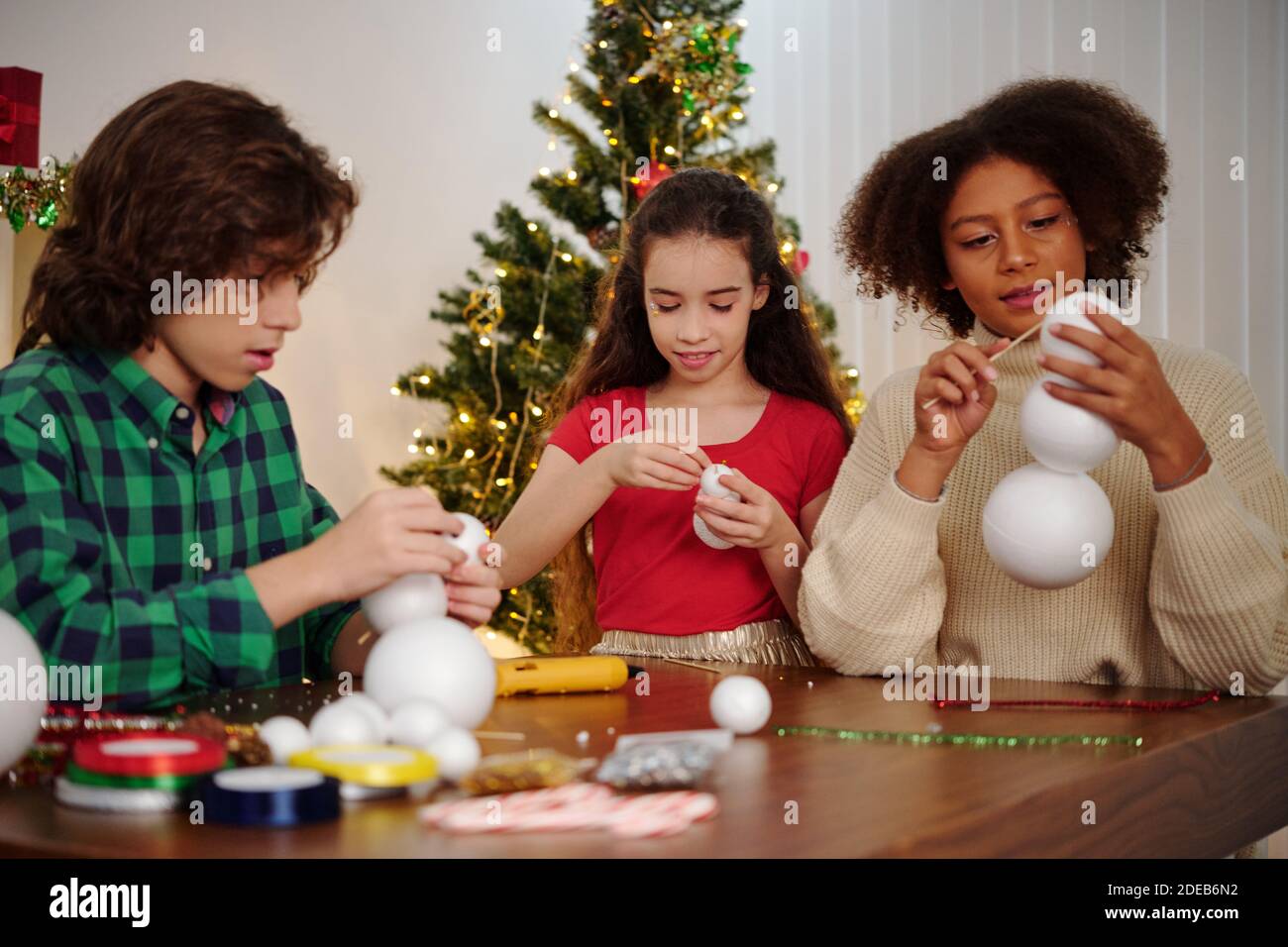 Kids making styrofoam snowmen Stock Photo - Alamy