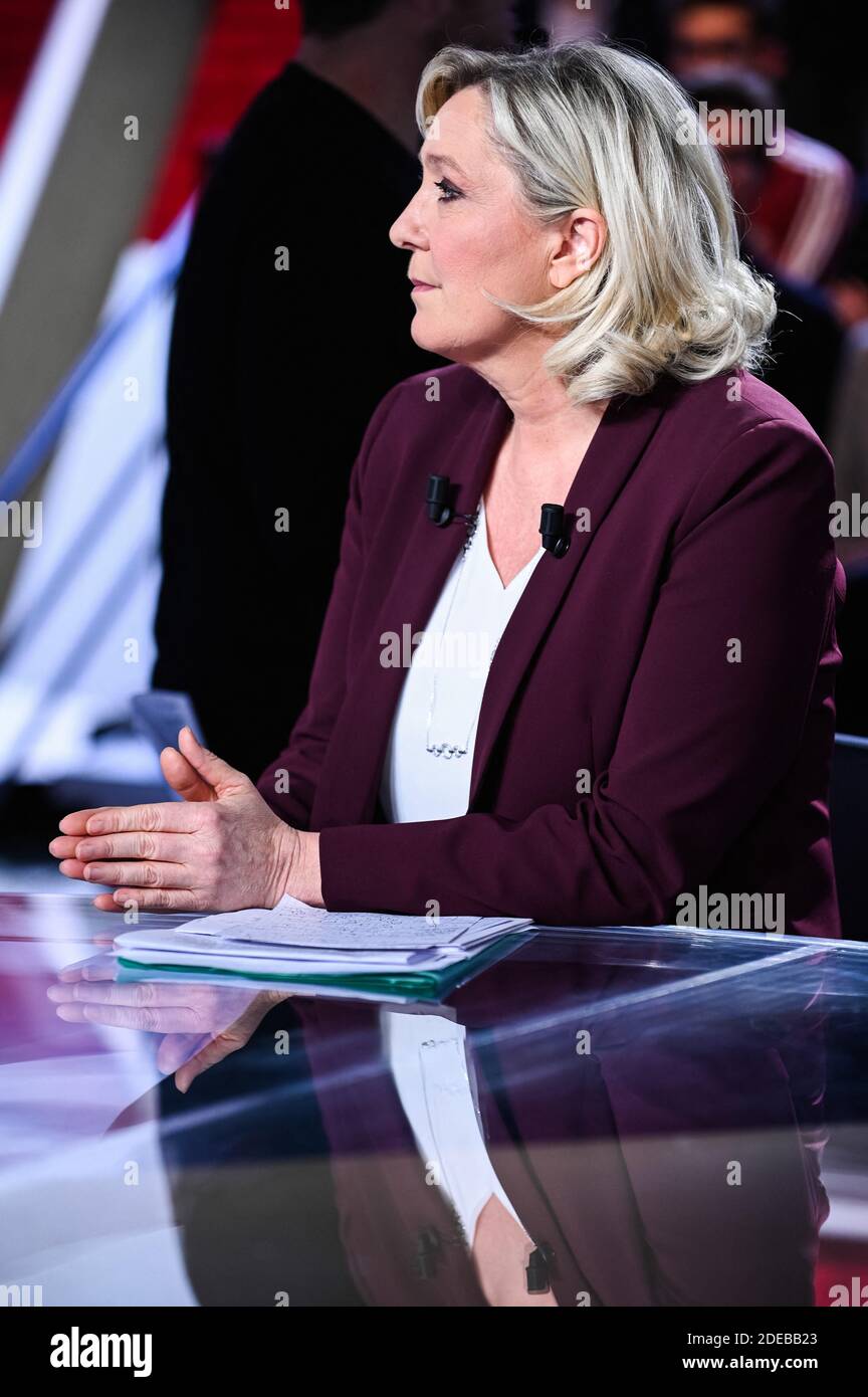 President of Rassemblement National Marine Le Pen poses for pictures ...