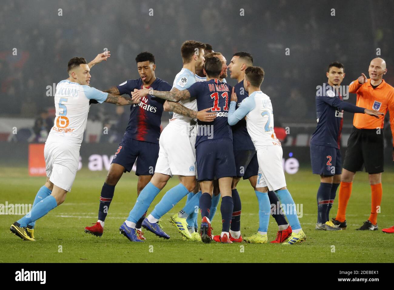 Parc des princes fight hi-res stock photography and images - Alamy