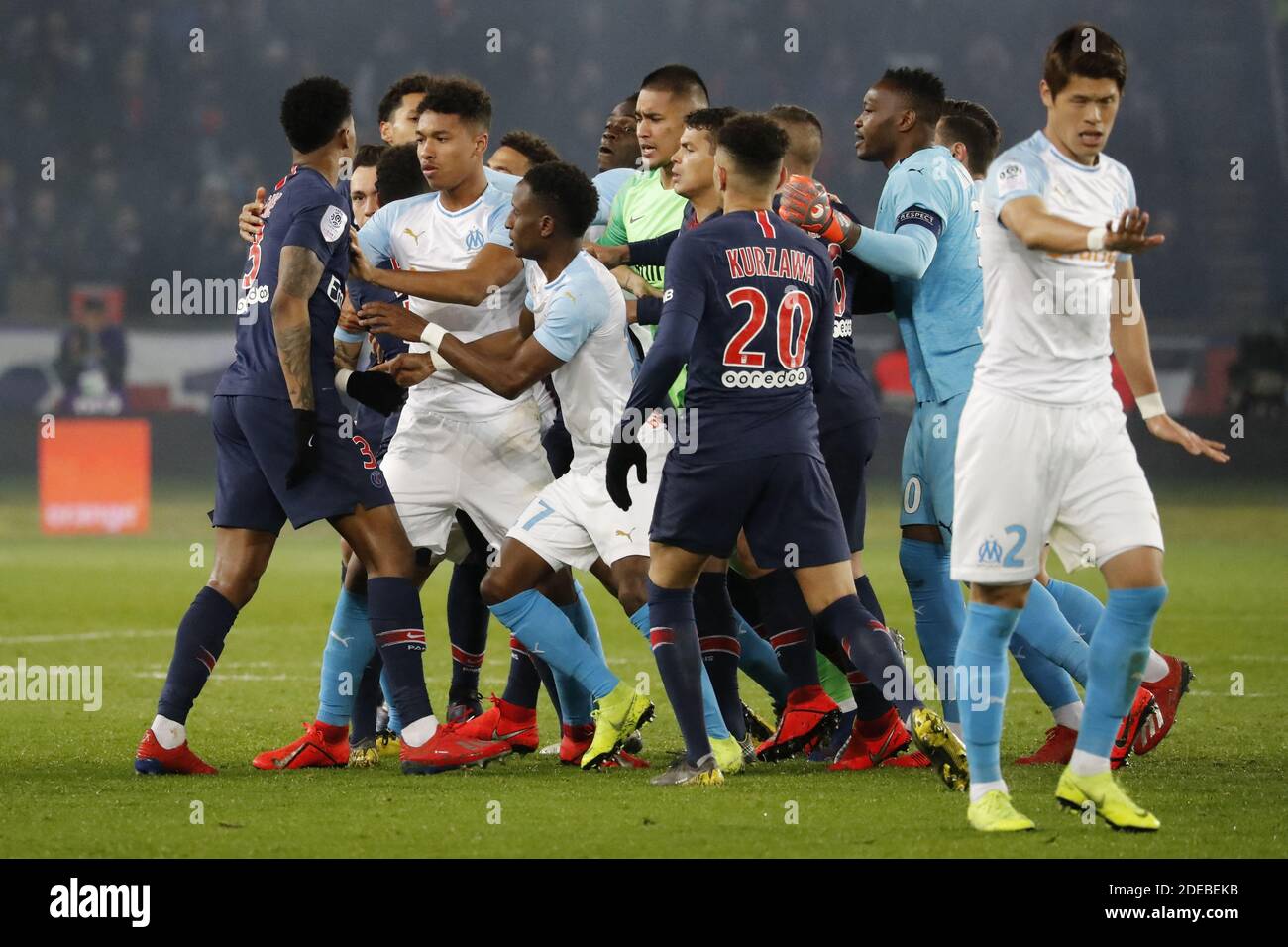 Parc des princes fight hi-res stock photography and images - Alamy