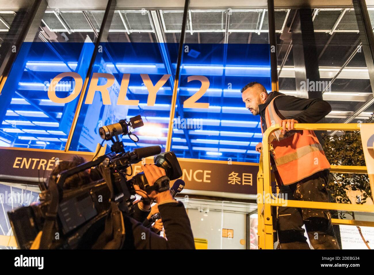 On the night of March 18th, the Terminals of Orly Airport changes their ...