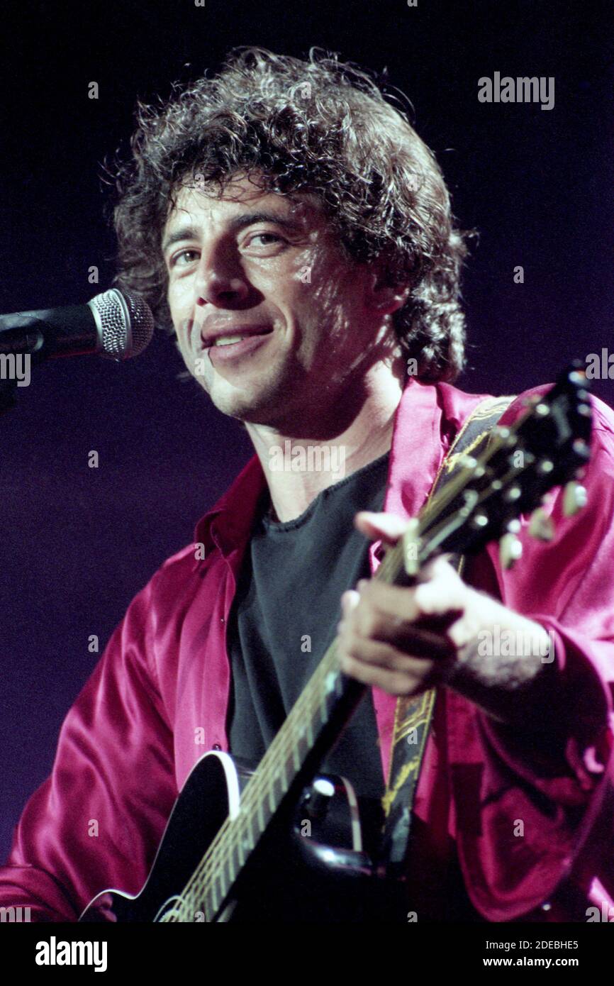Files - Patrick Bruel doing a concert live. Photo by APS-Medias ...