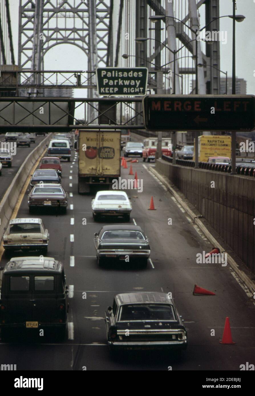 1970s george washington bridge traffic hi-res stock photography and ...