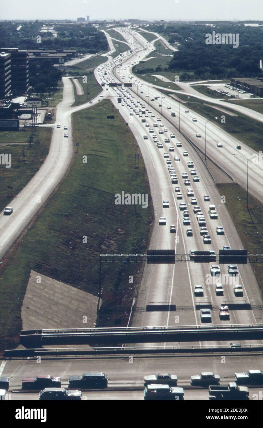 1970s Photo (1972) - Friday afternoon traffic on the Dallas freeways ...
