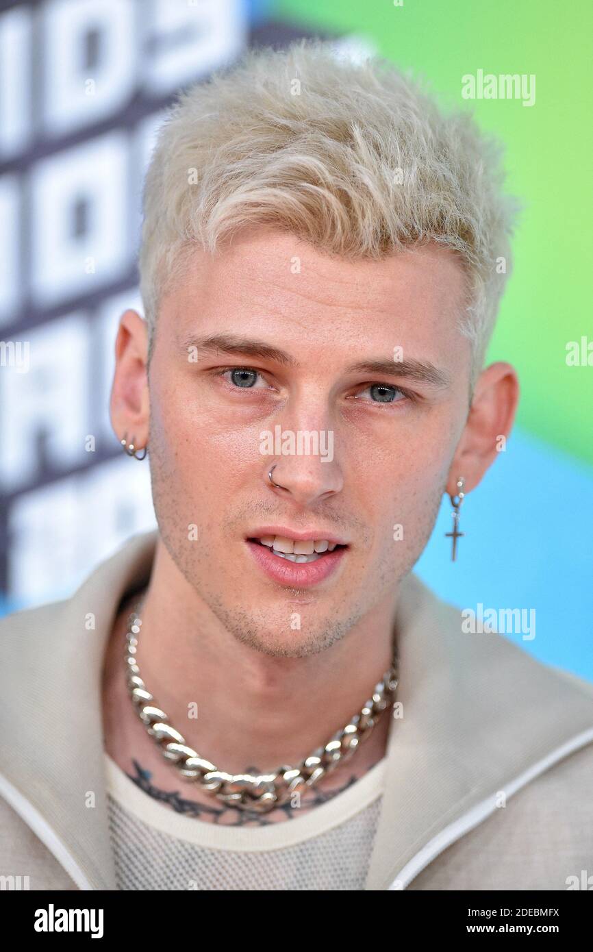 Machine Gun Kelly attends Nickelodeon's 2019 Kids' Choice Awards at ...