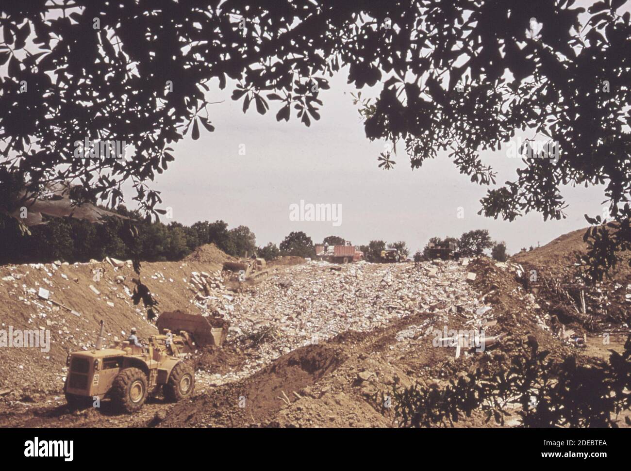 City sanitary landfill operation hi-res stock photography and images ...