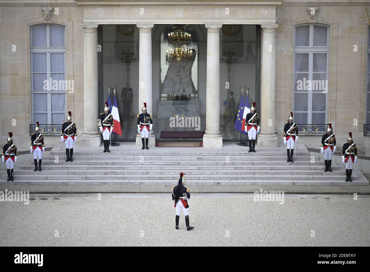 ILLUSTRATION : French soldiers from the Republican guard of honour at ...