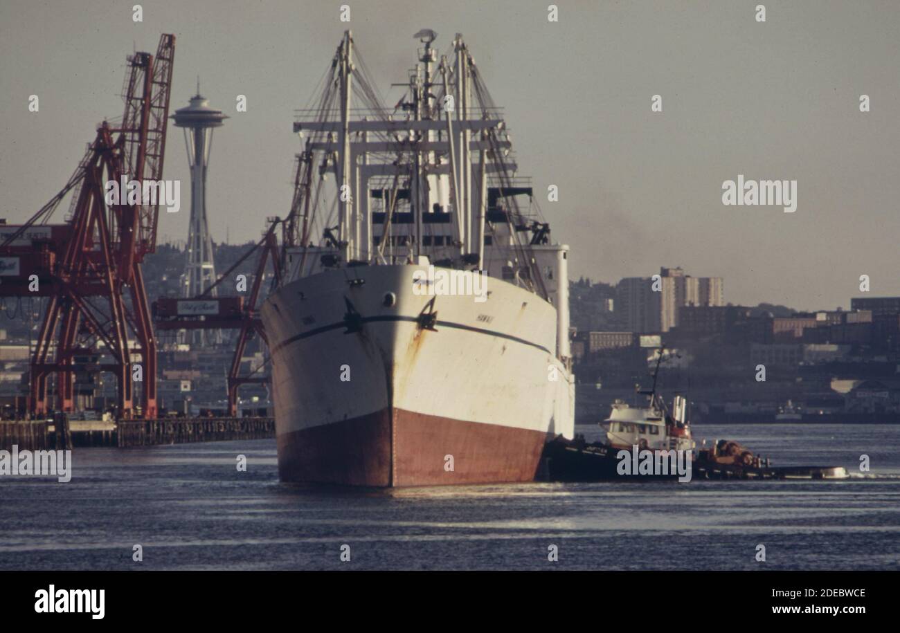 Ship dock 1970s hi-res stock photography and images - Alamy