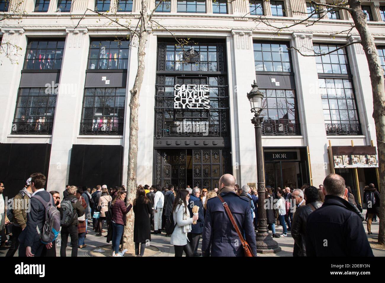 Galeries lafayette champs elysées paris hi-res stock photography and images - Alamy