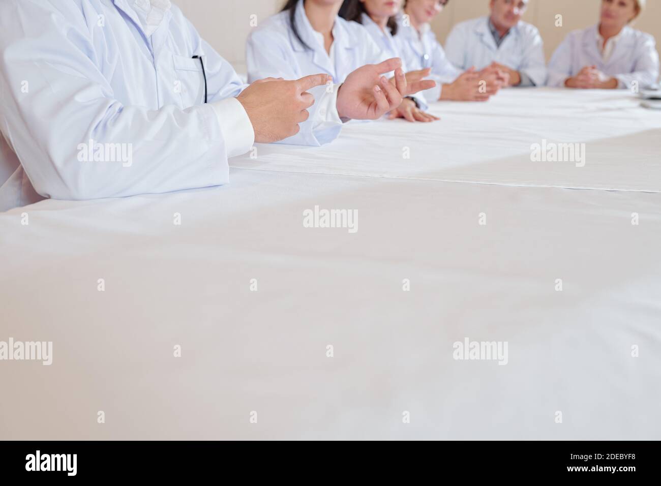 Scientists meeting hi-res stock photography and images - Alamy