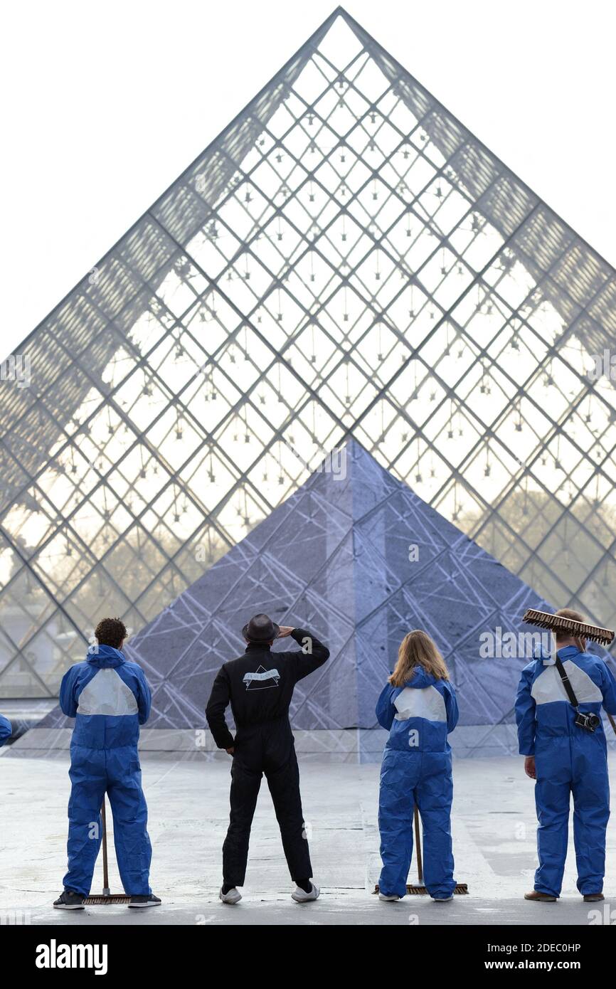 JR - Preparations of the installation of French contemporary artist and ...