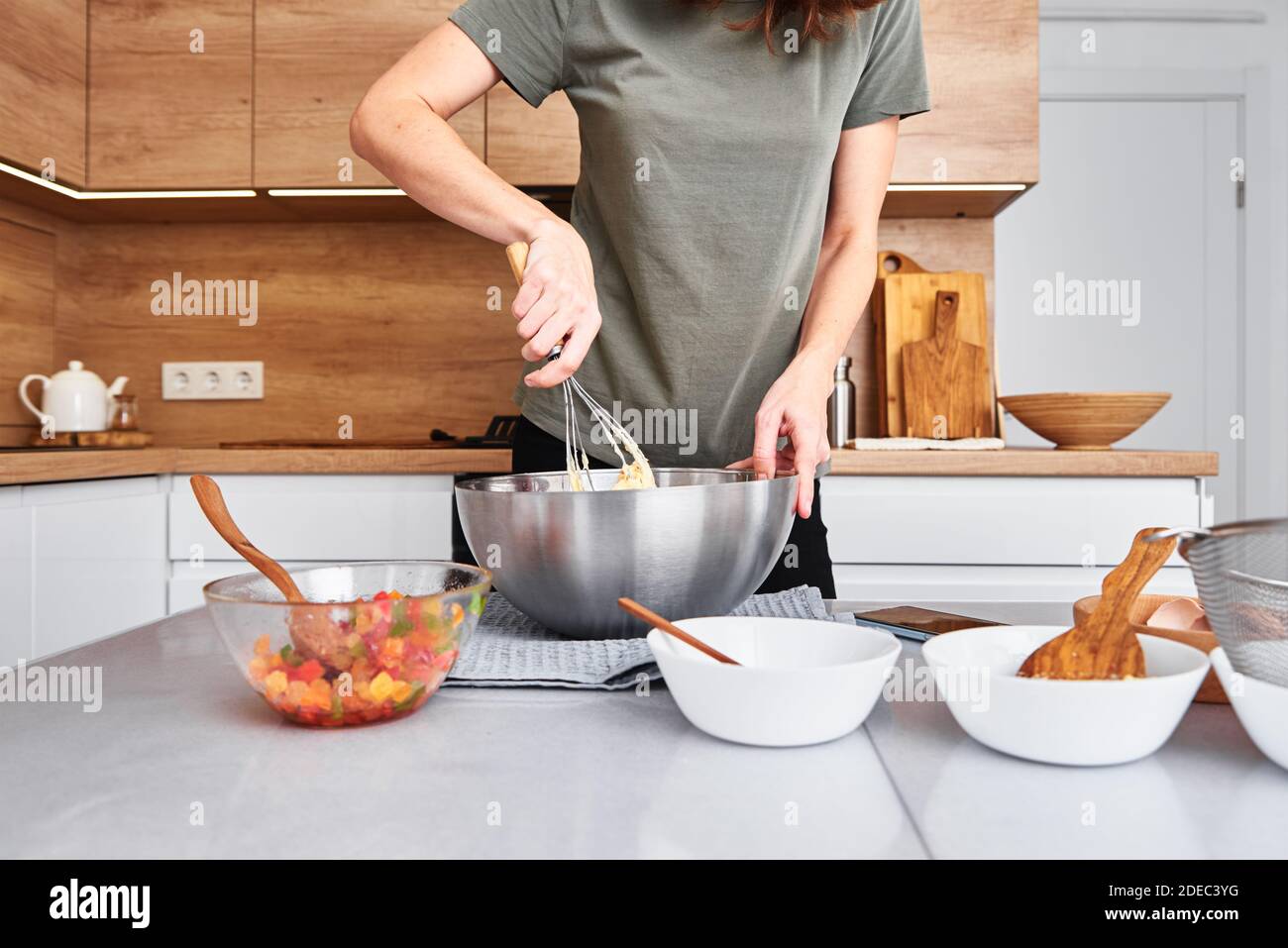 Woman mixing a cake food mixer hi-res stock photography and images - Alamy