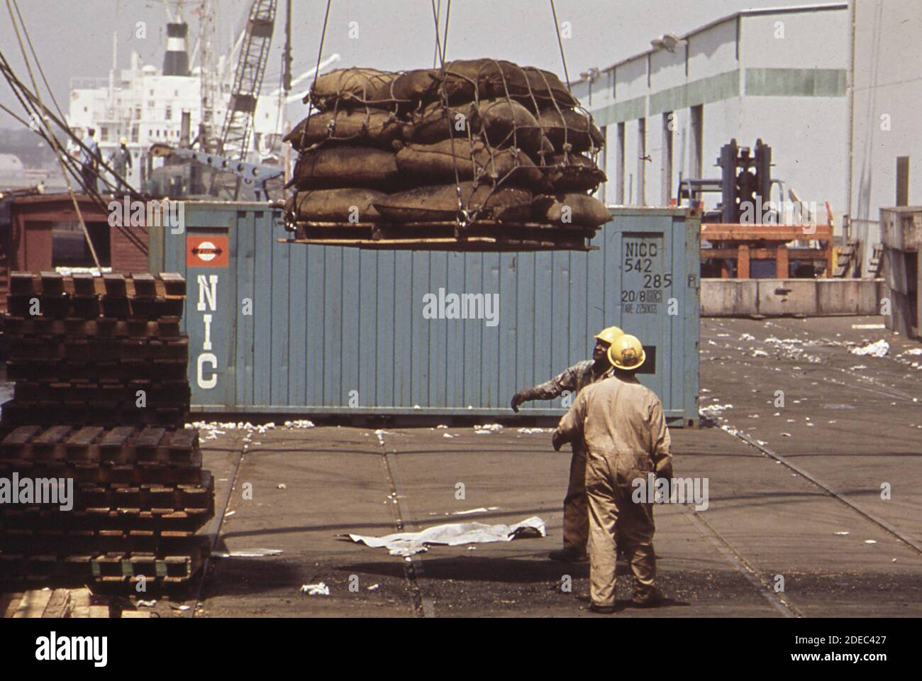 1970s longshoremen hi-res stock photography and images - Alamy