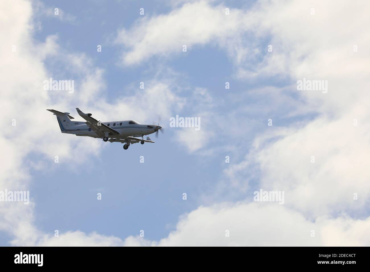 Pilatus PC-12 aircraft in flight Stock Photo - Alamy