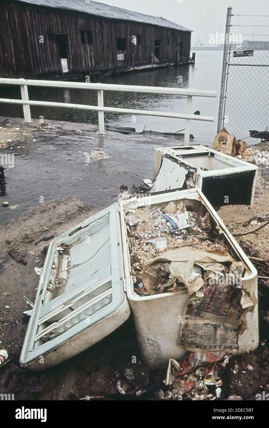 Dumped refrigerator hi-res stock photography and images - Alamy