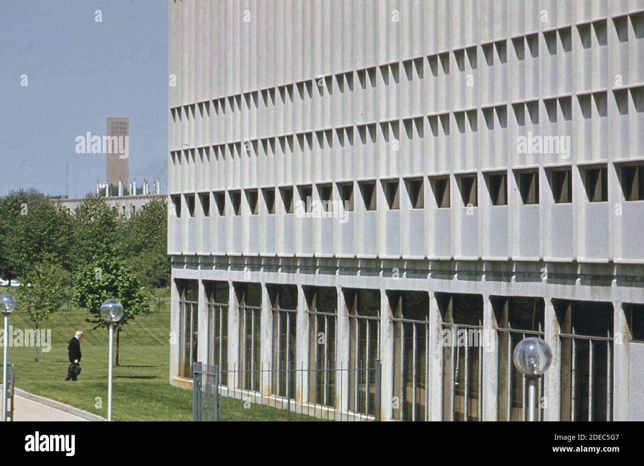 1970s Photos (1973) - Cummins Engine Company research building ...