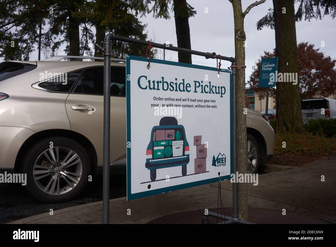 Curbside hi-res stock photography and images - Alamy