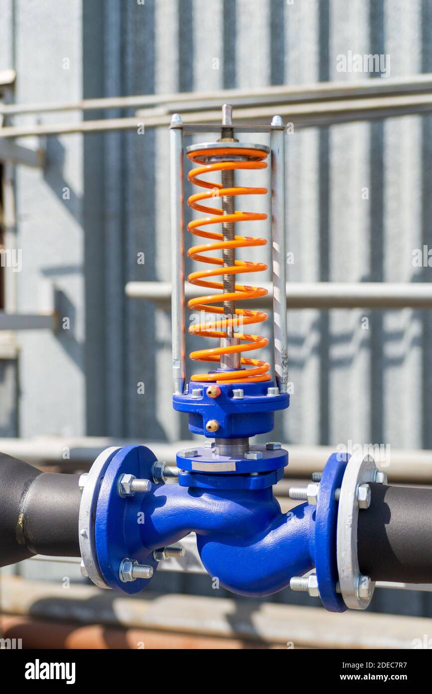 Regulating station with pressure relief valves, instrumentation and ...