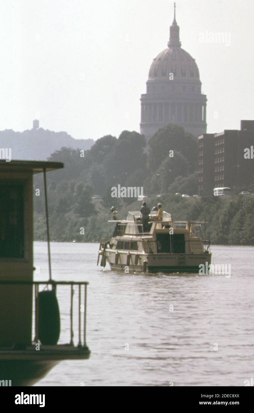 1970s united states capitol building hi-res stock photography and ...