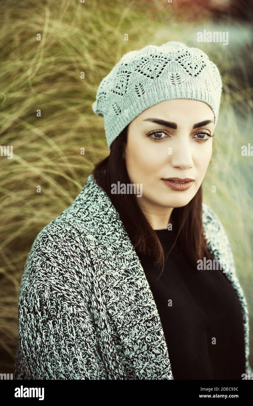 Woman and 30 40 years old and pensive hi-res stock photography and ...