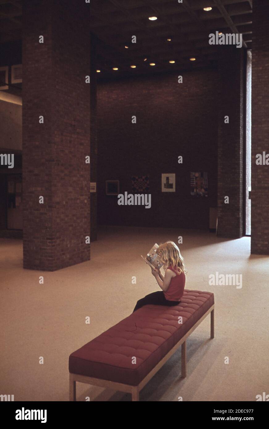 Columbus indiana library girl reading hi-res stock photography and ...