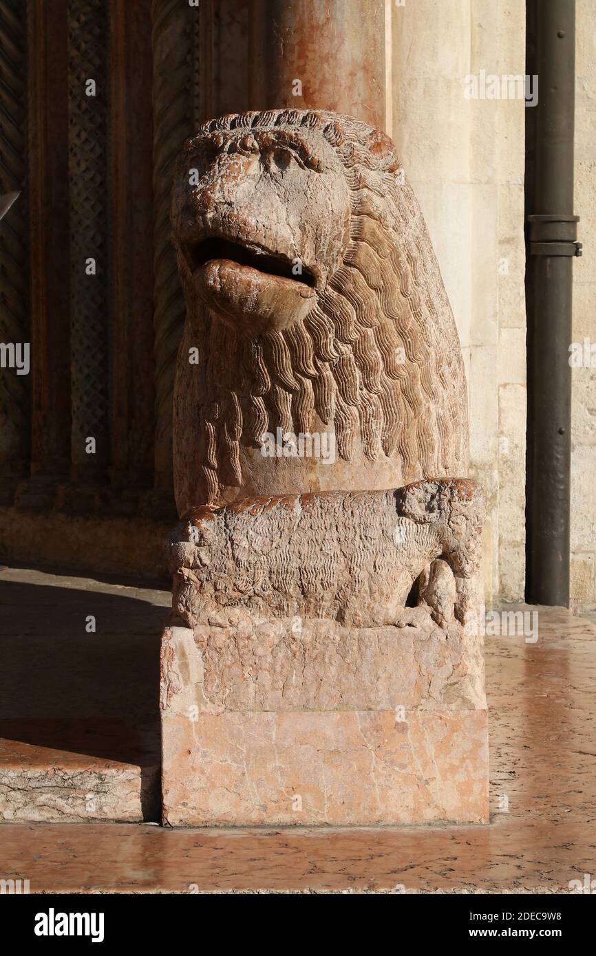 Modena, ancient statue of lion, cathedral architectural details ...